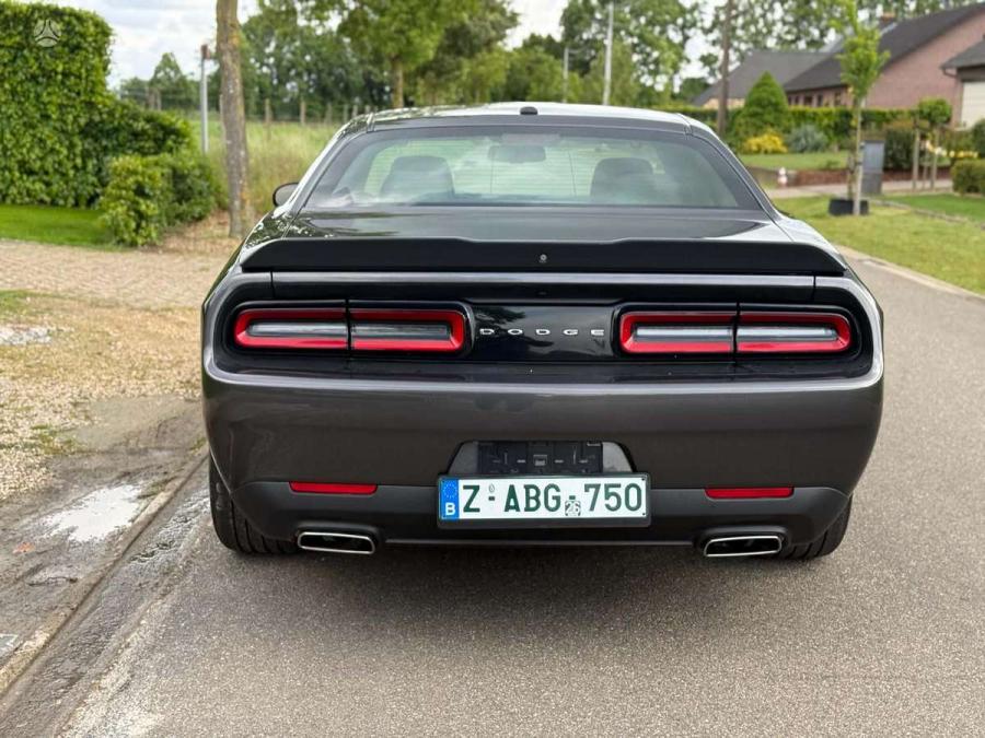 Pelēks Dodge Challenger 2020 Kauņa, ar dzinēja tilpumu 3.60 L un nobraukumu 160 tūkst. km par 19500 €, foto 10 vietnē AUTOMOTO.COM.LV