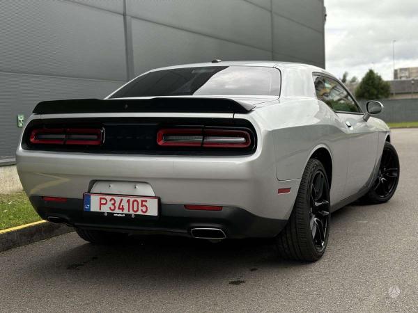 Grey Dodge Challenger 2020 in Ukmerge, with an engine capacity of 3.60 L and mileage of 144 thousand km for 11400 €, photo 8 on AUTOMOTO.COM.LV