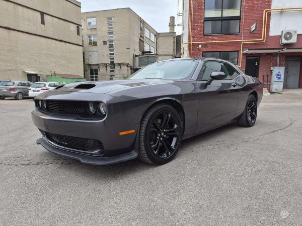 Pelēks Dodge Challenger 2020 Kauņa, ar dzinēja tilpumu 5.65 L un nobraukumu 11 tūkst. km par 16500 €, foto 3 vietnē AUTOMOTO.COM.LV