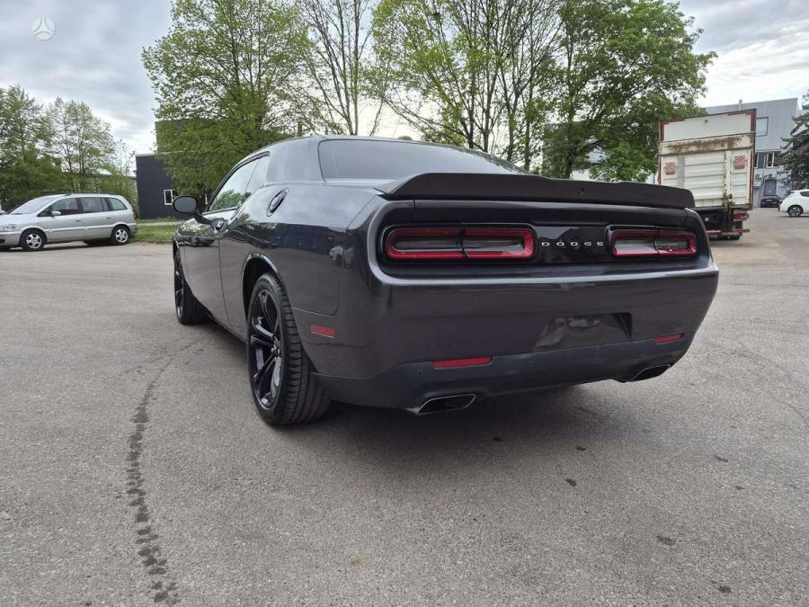 Pelēks Dodge Challenger 2020 Kauņa, ar dzinēja tilpumu 5.65 L un nobraukumu 11 tūkst. km par 16500 €, foto 5 vietnē AUTOMOTO.COM.LV