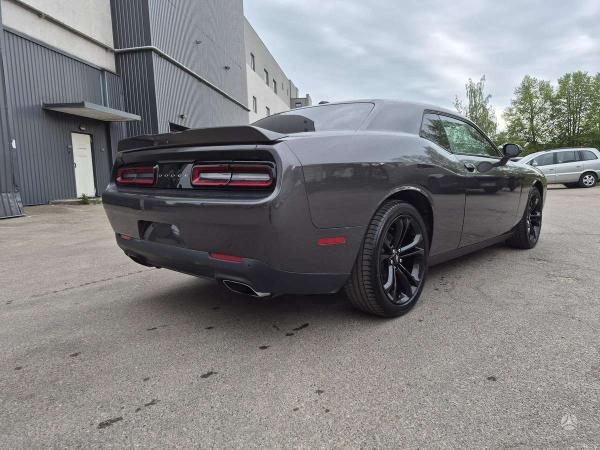 Pelēks Dodge Challenger 2020 Kauņa, ar dzinēja tilpumu 5.65 L un nobraukumu 11 tūkst. km par 16500 €, foto 6 vietnē AUTOMOTO.COM.LV