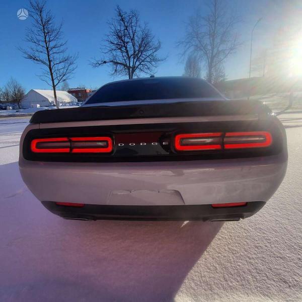 Pelēks Dodge Challenger 2021 Šauļi, ar dzinēja tilpumu 5.65 L un nobraukumu 32 tūkst. km par 33333 €, foto 8 vietnē AUTOMOTO.COM.LV