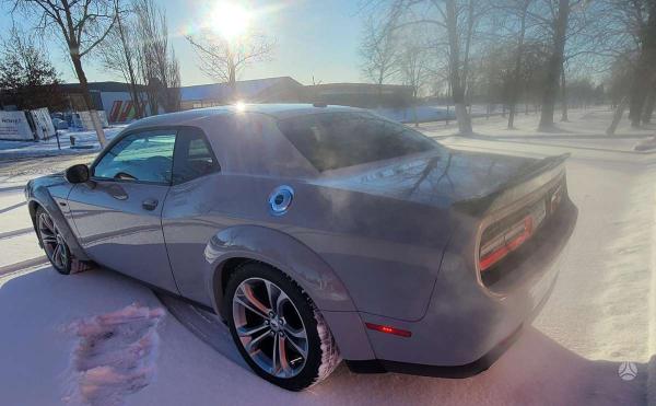 Pelēks Dodge Challenger 2021 Šauļi, ar dzinēja tilpumu 5.65 L un nobraukumu 32 tūkst. km par 33333 €, foto 9 vietnē AUTOMOTO.COM.LV