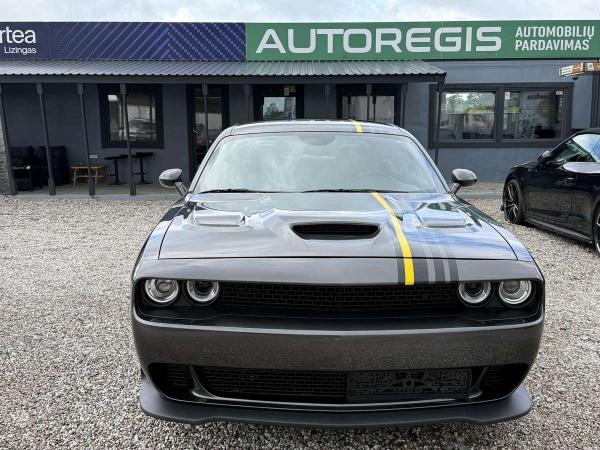 Grey Dodge Challenger 2021 in Kretinga, with an engine capacity of 3.60 L and mileage of 28 thousand km for 20499 €, photo 2 on AUTOMOTO.COM.LV
