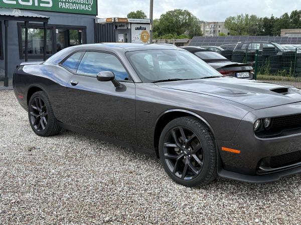 Grey Dodge Challenger 2021 in Kretinga, with an engine capacity of 3.60 L and mileage of 28 thousand km for 20499 €, photo 3 on AUTOMOTO.COM.LV