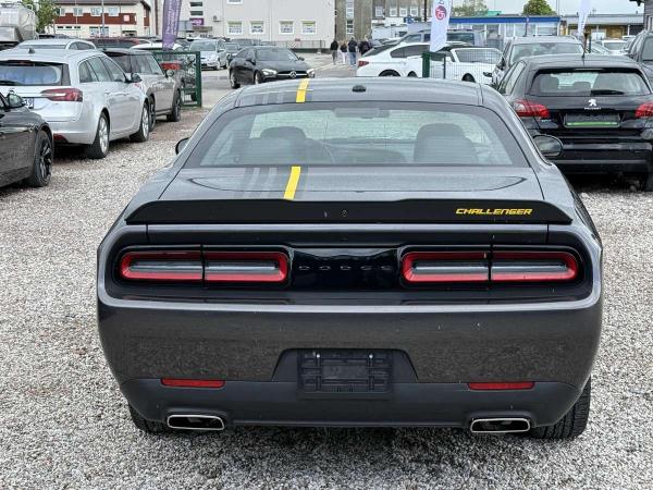 Grey Dodge Challenger 2021 in Kretinga, with an engine capacity of 3.60 L and mileage of 28 thousand km for 20499 €, photo 7 on AUTOMOTO.COM.LV