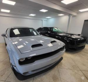 Grey Dodge Challenger 2021 in Siauliai, with an engine capacity of 5.65 L and mileage of 37 thousand km for 29400 €, photo 5 on AUTOMOTO.COM.LV