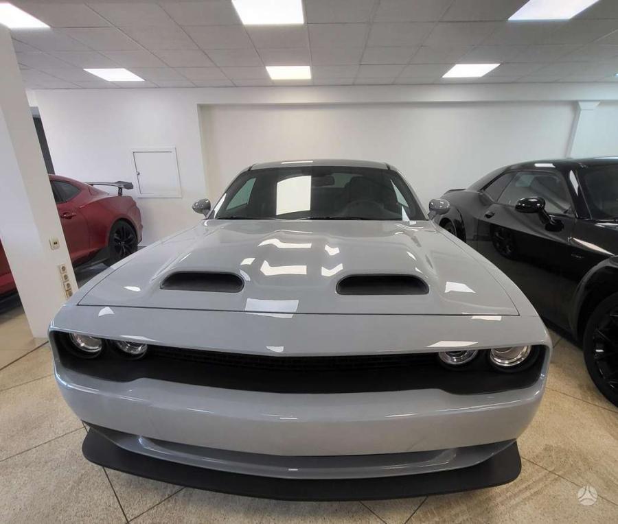 Grey Dodge Challenger 2021 in Siauliai, with an engine capacity of 5.65 L and mileage of 37 thousand km for 29400 €, photo 6 on AUTOMOTO.COM.LV