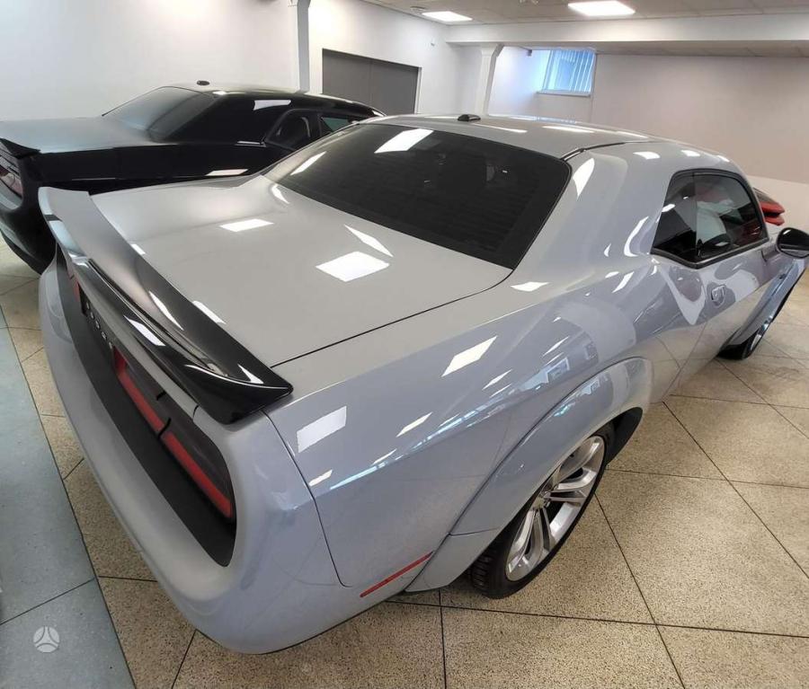 Grey Dodge Challenger 2021 in Siauliai, with an engine capacity of 5.65 L and mileage of 37 thousand km for 29400 €, photo 9 on AUTOMOTO.COM.LV