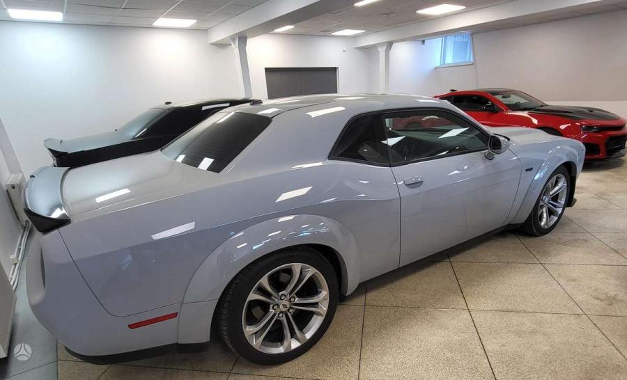 Grey Dodge Challenger 2021 in Siauliai, with an engine capacity of 5.65 L and mileage of 37 thousand km for 29400 €, photo 10 on AUTOMOTO.COM.LV