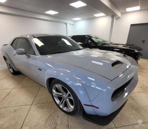 Grey Dodge Challenger 2021 in Siauliai, with an engine capacity of 5.65 L and mileage of 37 thousand km for 29400 €, photo 11 on AUTOMOTO.COM.LV