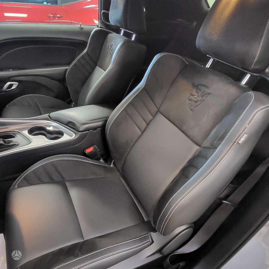 Grey Dodge Challenger 2021 in Siauliai, with an engine capacity of 5.65 L and mileage of 37 thousand km for 29400 €, photo 15 on AUTOMOTO.COM.LV