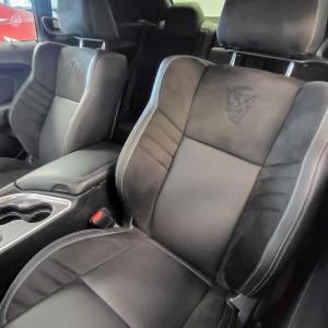 Grey Dodge Challenger 2021 in Siauliai, with an engine capacity of 5.65 L and mileage of 37 thousand km for 29400 €, photo 16 on AUTOMOTO.COM.LV