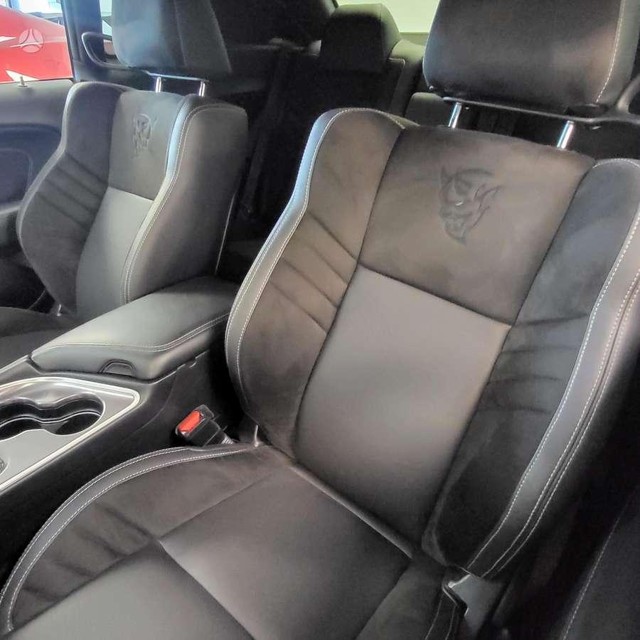 Grey Dodge Challenger 2021 in Siauliai, with an engine capacity of 5.65 L and mileage of 37 thousand km for 29400 €, photo 16 on AUTOMOTO.COM.LV