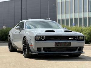 Pelēks Dodge Challenger 2022 Viļņa, ar dzinēja tilpumu 6.42 L un nobraukumu 18 tūkst. km par 37490 €, foto  vietnē AUTOMOTO.COM.LV