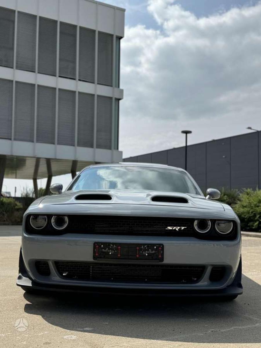 Pelēks Dodge Challenger 2022 Viļņa, ar dzinēja tilpumu 6.42 L un nobraukumu 18 tūkst. km par 37490 €, foto 4 vietnē AUTOMOTO.COM.LV
