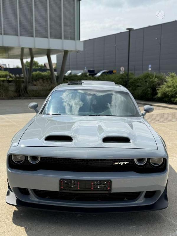 Grey Dodge Challenger 2022 in Vilnius, with an engine capacity of 6.42 L and mileage of 18 thousand km for 37490 €, photo 4 on AUTOMOTO.COM.LV