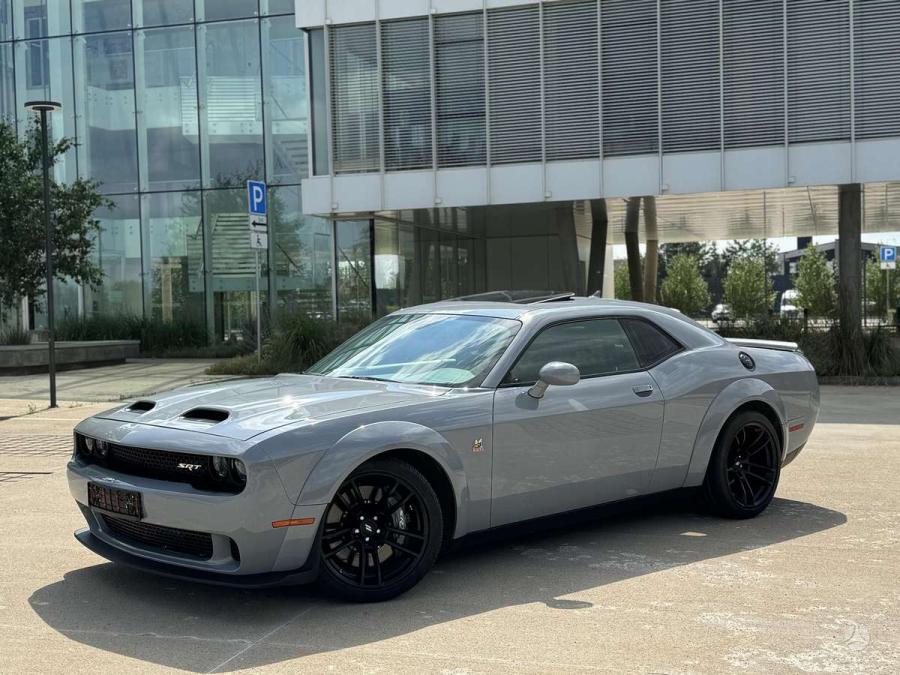 Pelēks Dodge Challenger 2022 Viļņa, ar dzinēja tilpumu 6.42 L un nobraukumu 18 tūkst. km par 37490 €, foto 6 vietnē AUTOMOTO.COM.LV