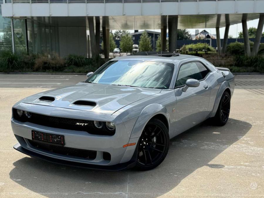 Pelēks Dodge Challenger 2022 Viļņa, ar dzinēja tilpumu 6.42 L un nobraukumu 18 tūkst. km par 37490 €, foto 7 vietnē AUTOMOTO.COM.LV