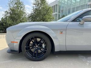 Pelēks Dodge Challenger 2022 Viļņa, ar dzinēja tilpumu 6.42 L un nobraukumu 18 tūkst. km par 37490 €, foto 8 vietnē AUTOMOTO.COM.LV