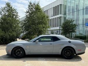 Pelēks Dodge Challenger 2022 Viļņa, ar dzinēja tilpumu 6.42 L un nobraukumu 18 tūkst. km par 37490 €, foto 9 vietnē AUTOMOTO.COM.LV