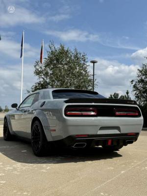 Pelēks Dodge Challenger 2022 Viļņa, ar dzinēja tilpumu 6.42 L un nobraukumu 18 tūkst. km par 37490 €, foto 11 vietnē AUTOMOTO.COM.LV