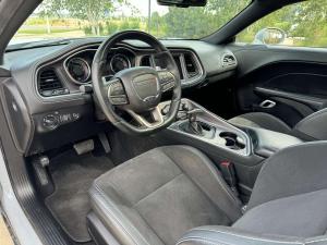 Pelēks Dodge Challenger 2022 Viļņa, ar dzinēja tilpumu 6.42 L un nobraukumu 18 tūkst. km par 37490 €, foto 17 vietnē AUTOMOTO.COM.LV
