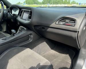 Pelēks Dodge Challenger 2022 Viļņa, ar dzinēja tilpumu 6.42 L un nobraukumu 18 tūkst. km par 37490 €, foto 20 vietnē AUTOMOTO.COM.LV