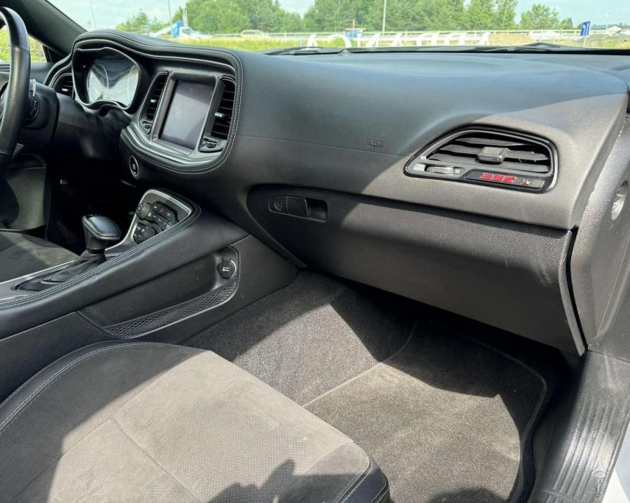 Pelēks Dodge Challenger 2022 Viļņa, ar dzinēja tilpumu 6.42 L un nobraukumu 18 tūkst. km par 37490 €, foto 20 vietnē AUTOMOTO.COM.LV