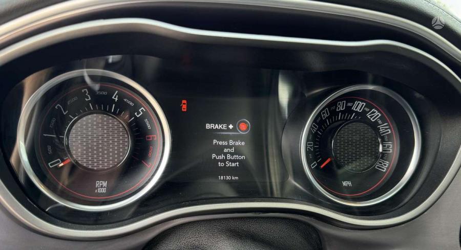 Pelēks Dodge Challenger 2022 Viļņa, ar dzinēja tilpumu 6.42 L un nobraukumu 18 tūkst. km par 37490 €, foto 23 vietnē AUTOMOTO.COM.LV