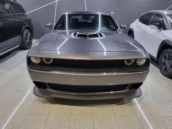 Grey Dodge Challenger 2022 in Siauliai, with an engine capacity of 5.65 L and mileage of 32 thousand km for 31400 €, photo 2 on AUTOMOTO.COM.LV