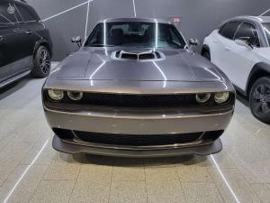 Pelēks Dodge Challenger 2022 Šauļi, ar dzinēja tilpumu 5.65 L un nobraukumu 32 tūkst. km par 31400 €, foto 3 vietnē AUTOMOTO.COM.LV