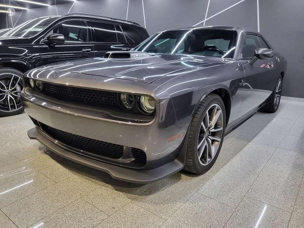Grey Dodge Challenger 2022 in Siauliai, with an engine capacity of 5.65 L and mileage of 32 thousand km for 31400 €, photo 3 on AUTOMOTO.COM.LV