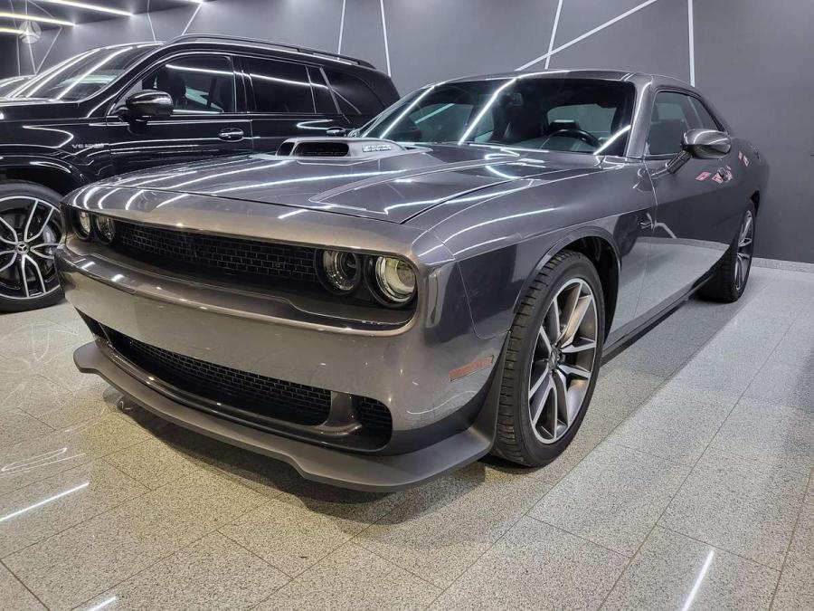 Pelēks Dodge Challenger 2022 Šauļi, ar dzinēja tilpumu 5.65 L un nobraukumu 32 tūkst. km par 31400 €, foto 4 vietnē AUTOMOTO.COM.LV
