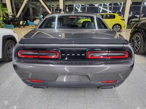 Pelēks Dodge Challenger 2022 Šauļi, ar dzinēja tilpumu 5.65 L un nobraukumu 32 tūkst. km par 31400 €, foto 6 vietnē AUTOMOTO.COM.LV