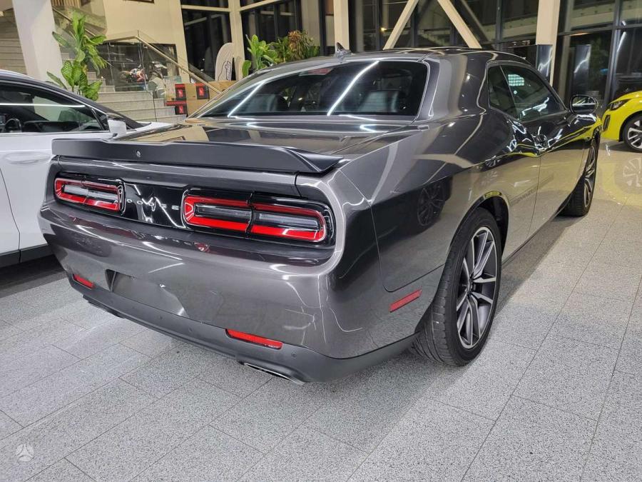 Pelēks Dodge Challenger 2022 Šauļi, ar dzinēja tilpumu 5.65 L un nobraukumu 32 tūkst. km par 31400 €, foto 7 vietnē AUTOMOTO.COM.LV