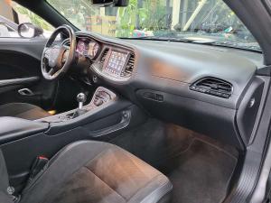 Pelēks Dodge Challenger 2022 Šauļi, ar dzinēja tilpumu 5.65 L un nobraukumu 32 tūkst. km par 31400 €, foto 13 vietnē AUTOMOTO.COM.LV