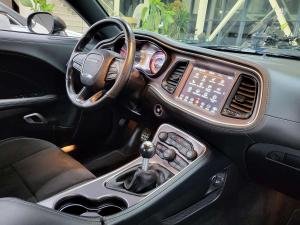 Pelēks Dodge Challenger 2022 Šauļi, ar dzinēja tilpumu 5.65 L un nobraukumu 32 tūkst. km par 31400 €, foto 14 vietnē AUTOMOTO.COM.LV