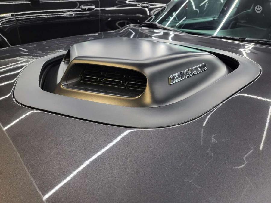 Pelēks Dodge Challenger 2022 Šauļi, ar dzinēja tilpumu 5.65 L un nobraukumu 32 tūkst. km par 31400 €, foto 24 vietnē AUTOMOTO.COM.LV