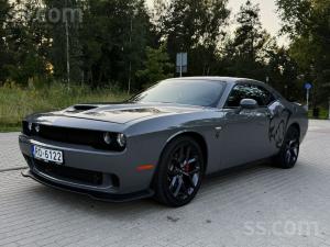 Pelēks Dodge Challenger 2023 Liepāja, ar dzinēja tilpumu 5.70 L un nobraukumu 13 tūkst. km par 38500 €, foto  vietnē AUTOMOTO.COM.LV