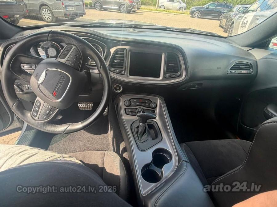 Grey Dodge Challenger 2023 in Tallinn, with an engine capacity of 6.40 L and mileage of 18 thousand km for 41000 €, photo 5 on AUTOMOTO.COM.LV