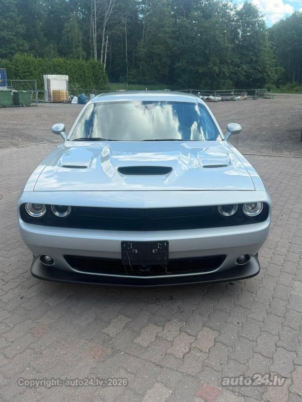 Dodge Challenger 2023 in Tallinn on AUTOMOTO.COM.LV Grey Dodge Challenger 2023 in Tallinn, with an engine capacity of 6.40 L and mileage of 18 thousand km for 41000 €, photo 3 on AUTOMOTO.COM.LV