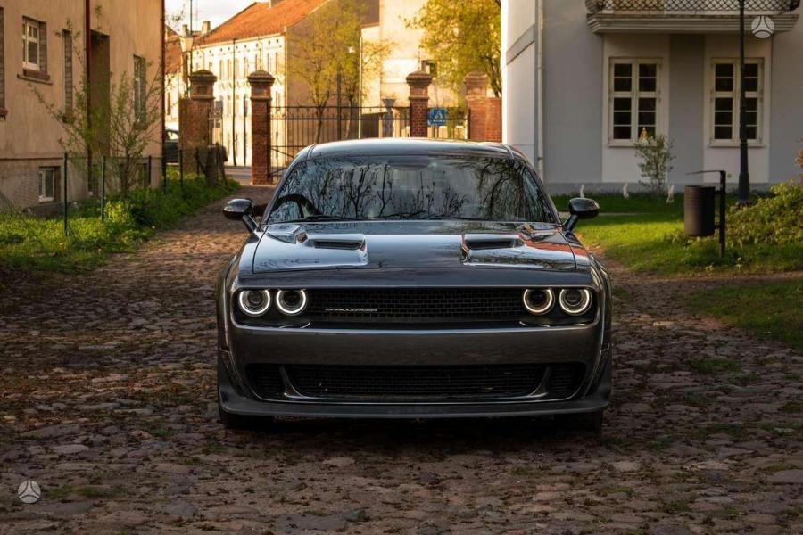Pelēks Dodge Challenger 2018 Viļņa, ar dzinēja tilpumu 3.60 L un nobraukumu 133 tūkst. km par 15999 €, foto 4 vietnē AUTOMOTO.COM.LV