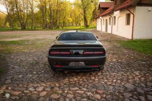 Pelēks Dodge Challenger 2018 Viļņa, ar dzinēja tilpumu 3.60 L un nobraukumu 133 tūkst. km par 15999 €, foto 10 vietnē AUTOMOTO.COM.LV