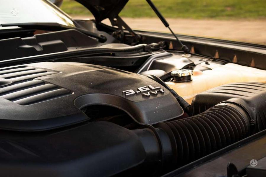 Pelēks Dodge Challenger 2018 Viļņa, ar dzinēja tilpumu 3.60 L un nobraukumu 133 tūkst. km par 15999 €, foto 12 vietnē AUTOMOTO.COM.LV