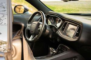 Pelēks Dodge Challenger 2018 Viļņa, ar dzinēja tilpumu 3.60 L un nobraukumu 133 tūkst. km par 15999 €, foto 14 vietnē AUTOMOTO.COM.LV