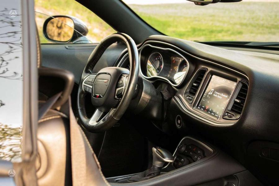 Pelēks Dodge Challenger 2018 Viļņa, ar dzinēja tilpumu 3.60 L un nobraukumu 133 tūkst. km par 15999 €, foto 14 vietnē AUTOMOTO.COM.LV
