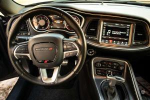 Pelēks Dodge Challenger 2018 Viļņa, ar dzinēja tilpumu 3.60 L un nobraukumu 133 tūkst. km par 15999 €, foto 16 vietnē AUTOMOTO.COM.LV
