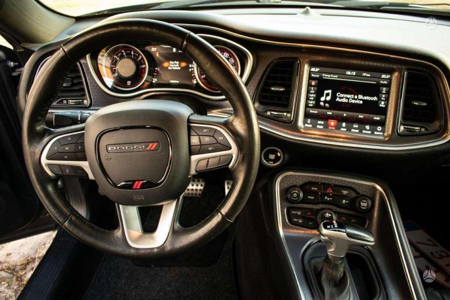 Pelēks Dodge Challenger 2018 Viļņa, ar dzinēja tilpumu 3.60 L un nobraukumu 133 tūkst. km par 15999 €, foto 16 vietnē AUTOMOTO.COM.LV