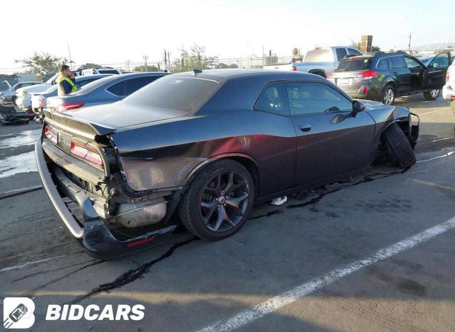 Pelēks Dodge Challenger 2018 Viļņa, ar dzinēja tilpumu 3.60 L un nobraukumu 133 tūkst. km par 15999 €, foto 18 vietnē AUTOMOTO.COM.LV